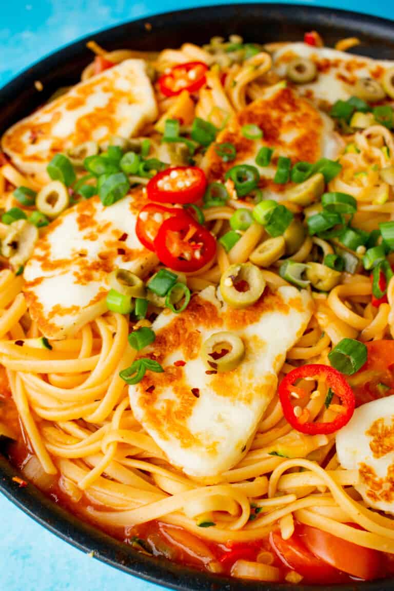 Spicy Halloumi Pasta in just 15 Minutes! – Beat The Budget