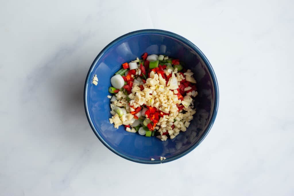 Spicy Halloumi Pasta in just 15 Minutes! – Beat The Budget