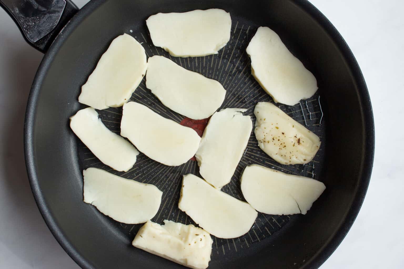 Spicy Halloumi Pasta in just 15 Minutes! – Beat The Budget