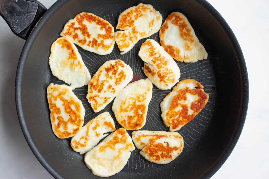 Spicy Halloumi Pasta in just 15 Minutes! – Beat The Budget