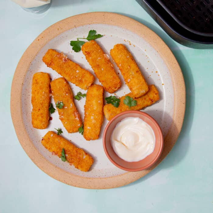 Frozen Fish Fingers in Air Fryer (Fish Sticks) – Beat The Budget