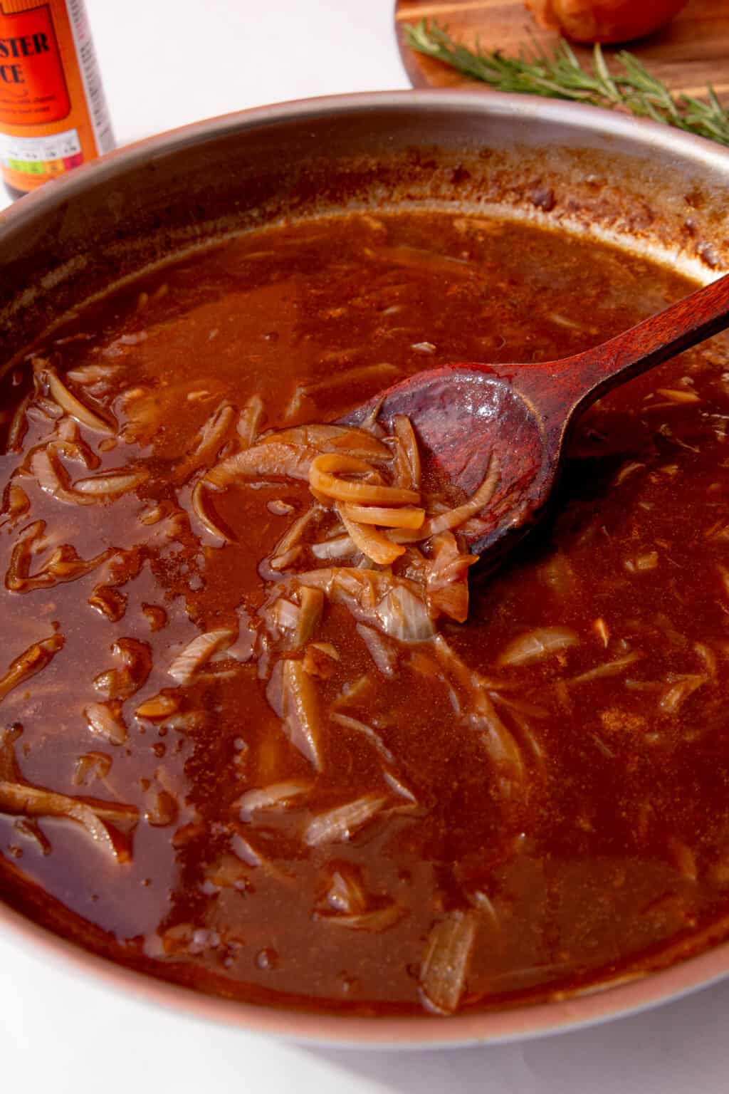 Easy Caramelised Onion Gravy (Quick & Thick) – Beat The Budget