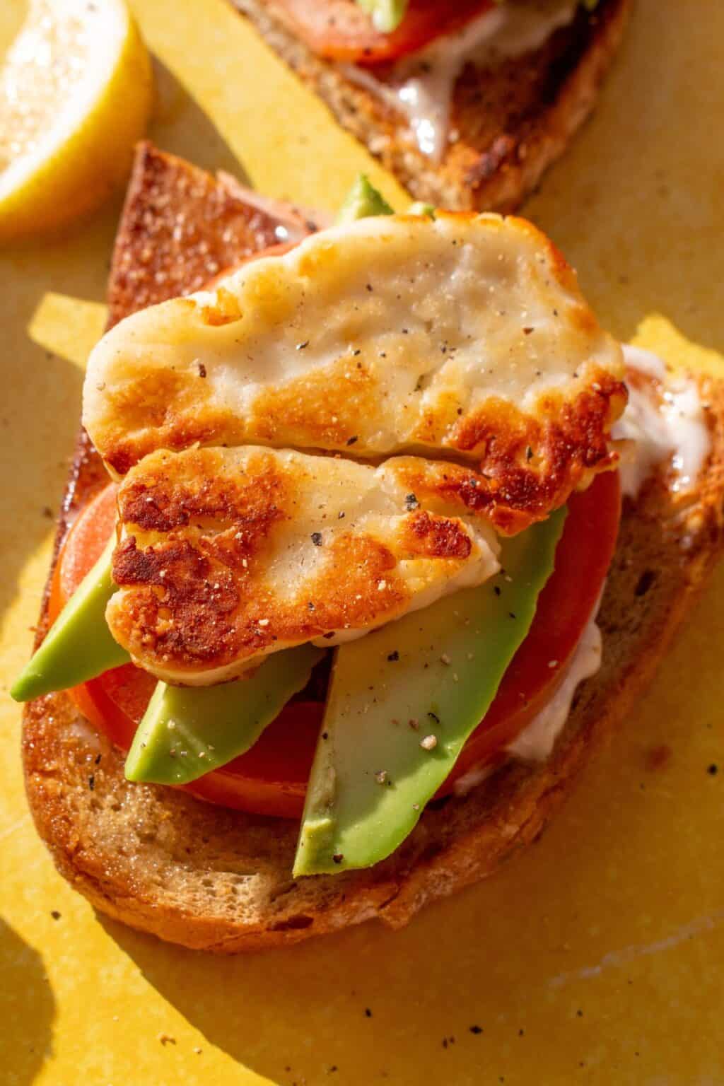 The BEST Avocado Toast with Halloumi – Beat The Budget
