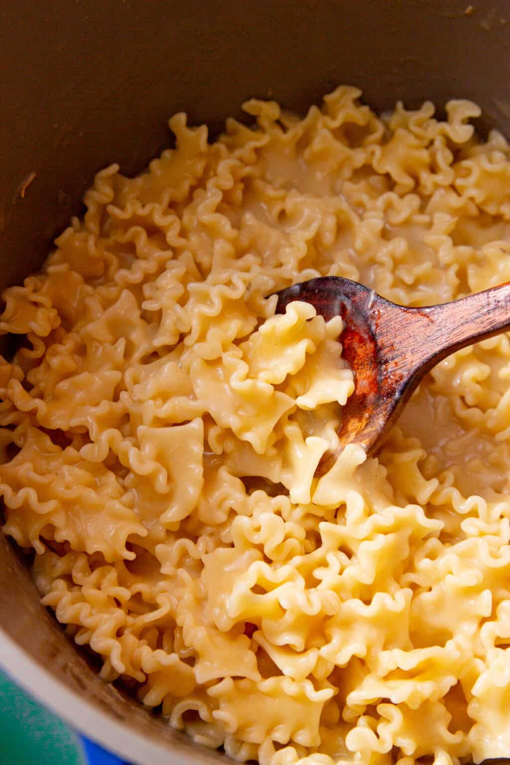 Easy Cafeteria Noodles (Simple Egg Noodle Recipe) – Beat The Budget