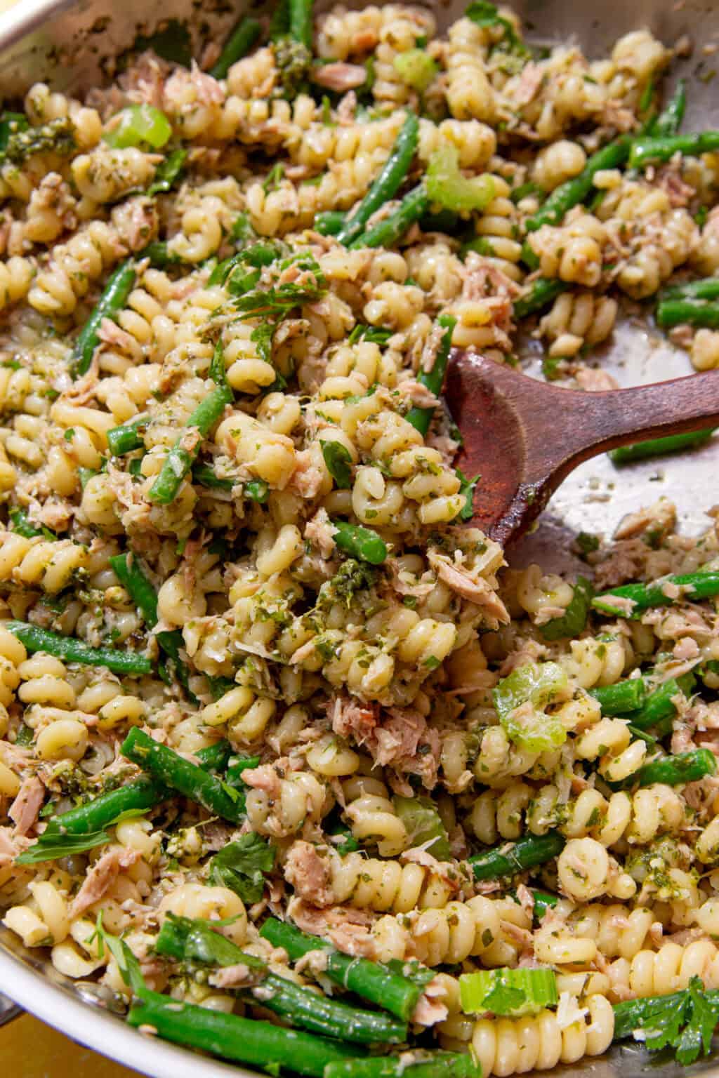 15 Minute Tuna Pesto Pasta (Healthy and Easy) – Beat The Budget