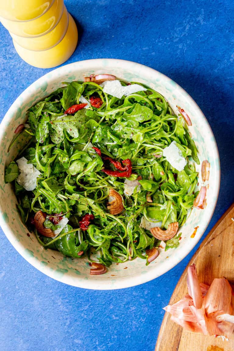 Rocket Salad with Sun-Dried Tomatoes – Beat The Budget